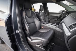 Blue Volvo XC90 2020 in Riga, with an engine capacity of 2.00 L and mileage of 174 thousand km for 27950 €, photo 29 on AUTOMOTO.COM.LV