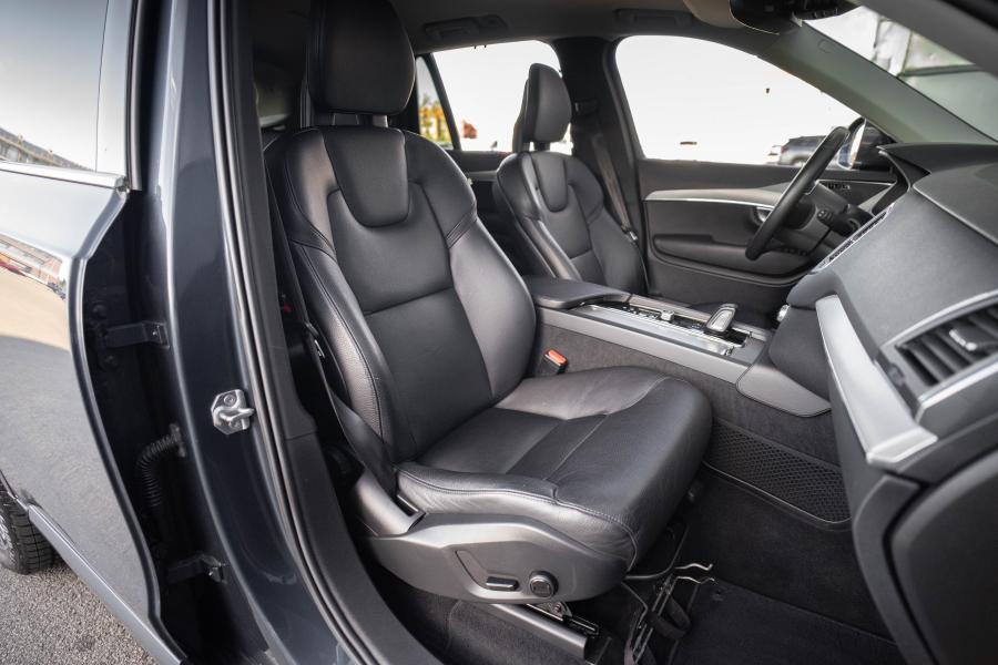 Blue Volvo XC90 2020 in Riga, with an engine capacity of 2.00 L and mileage of 174 thousand km for 27950 €, photo 29 on AUTOMOTO.COM.LV
