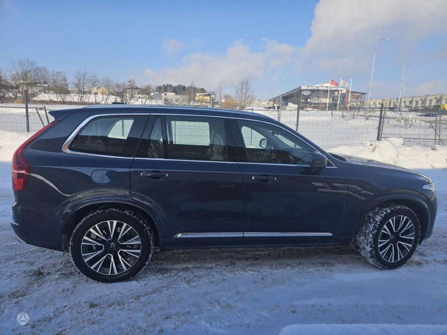 Blue Volvo XC90 2021 in Kaunas, with an engine capacity of 1.97 L and mileage of 165 thousand km for 29999 €, photo 4 on AUTOMOTO.COM.LV