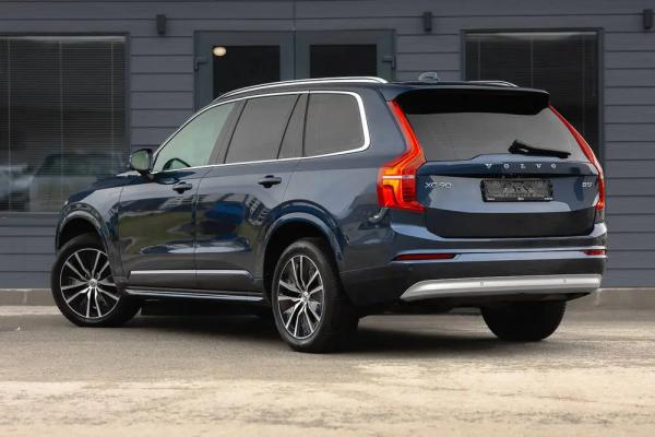 Zils Volvo XC90 2021 Jelgava, ar dzinēja tilpumu 2.00 L un nobraukumu 240 tūkst. km par 29500 €, foto 2 vietnē AUTOMOTO.COM.LV