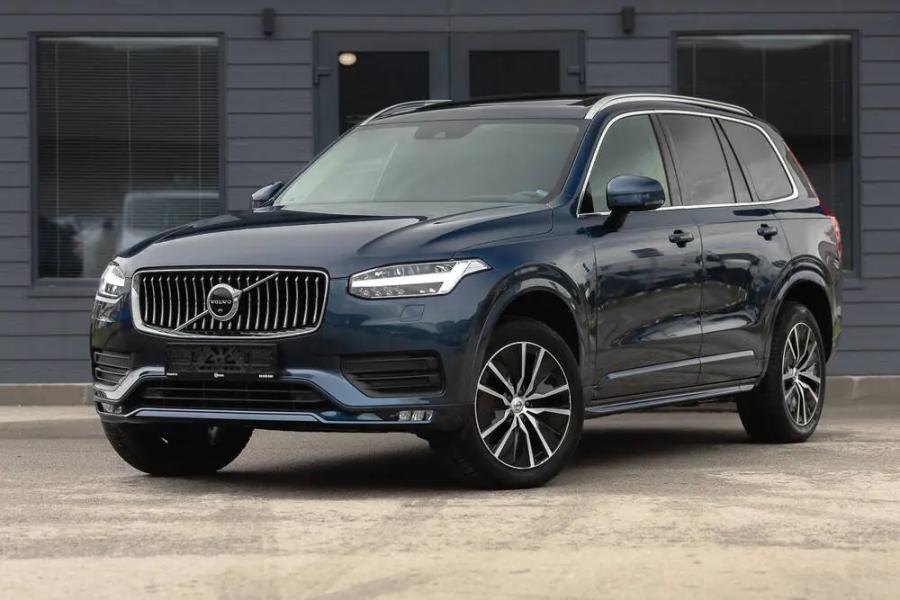 Blue Volvo XC90 2021 in Jelgava, with an engine capacity of 2.00 L and mileage of 240 thousand km for 29500 €, photo 4 on AUTOMOTO.COM.LV