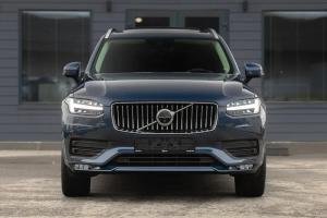 Blue Volvo XC90 2021 in Jelgava, with an engine capacity of 2.00 L and mileage of 240 thousand km for 29500 €, photo 6 on AUTOMOTO.COM.LV