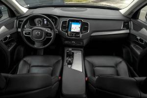 Blue Volvo XC90 2021 in Jelgava, with an engine capacity of 2.00 L and mileage of 240 thousand km for 29500 €, photo 9 on AUTOMOTO.COM.LV