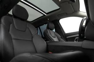 Blue Volvo XC90 2021 in Jelgava, with an engine capacity of 2.00 L and mileage of 240 thousand km for 29500 €, photo 10 on AUTOMOTO.COM.LV