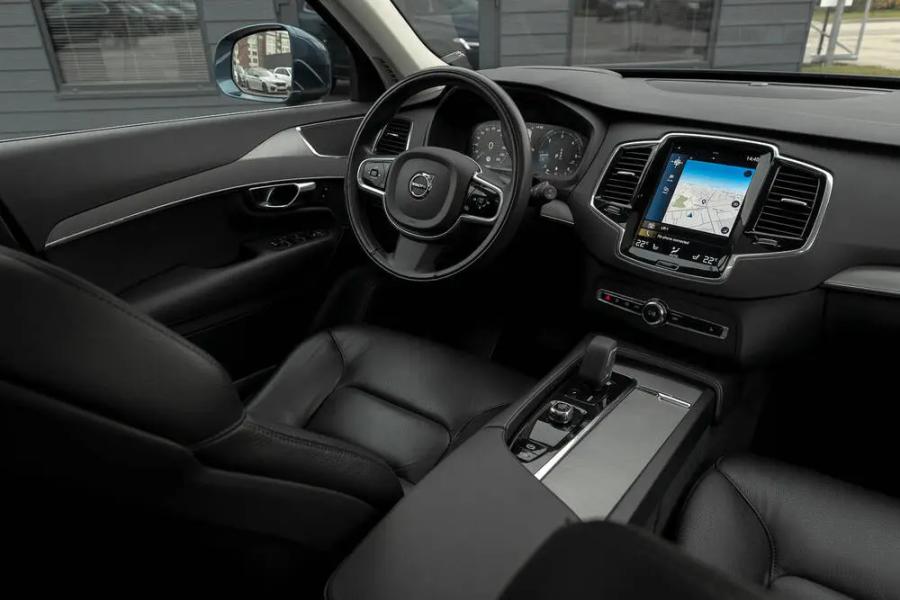 Blue Volvo XC90 2021 in Jelgava, with an engine capacity of 2.00 L and mileage of 240 thousand km for 29500 €, photo 16 on AUTOMOTO.COM.LV