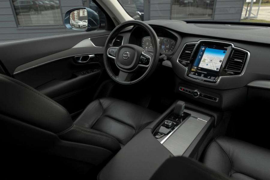 Blue Volvo XC90 2021 in Riga, with an engine capacity of 2.00 L and mileage of 240 thousand km for 29500 €, photo 8 on AUTOMOTO.COM.LV