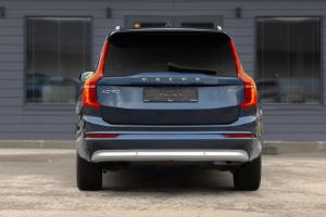 Blue Volvo XC90 2021 in Riga, with an engine capacity of 2.00 L and mileage of 240 thousand km for 29500 €, photo 16 on AUTOMOTO.COM.LV