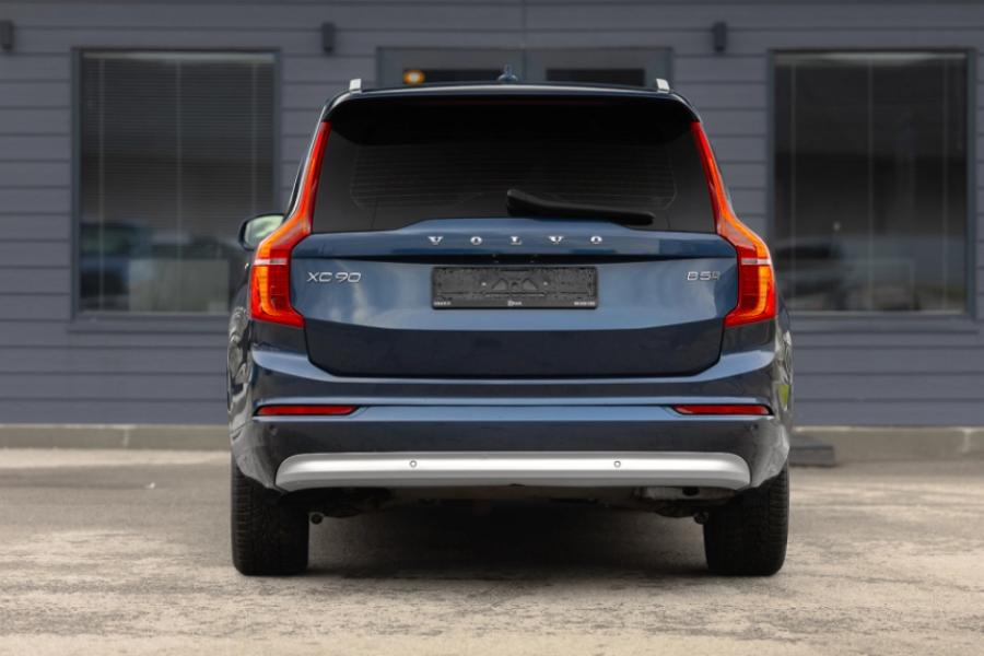 Blue Volvo XC90 2021 in Riga, with an engine capacity of 2.00 L and mileage of 240 thousand km for 29500 €, photo 16 on AUTOMOTO.COM.LV