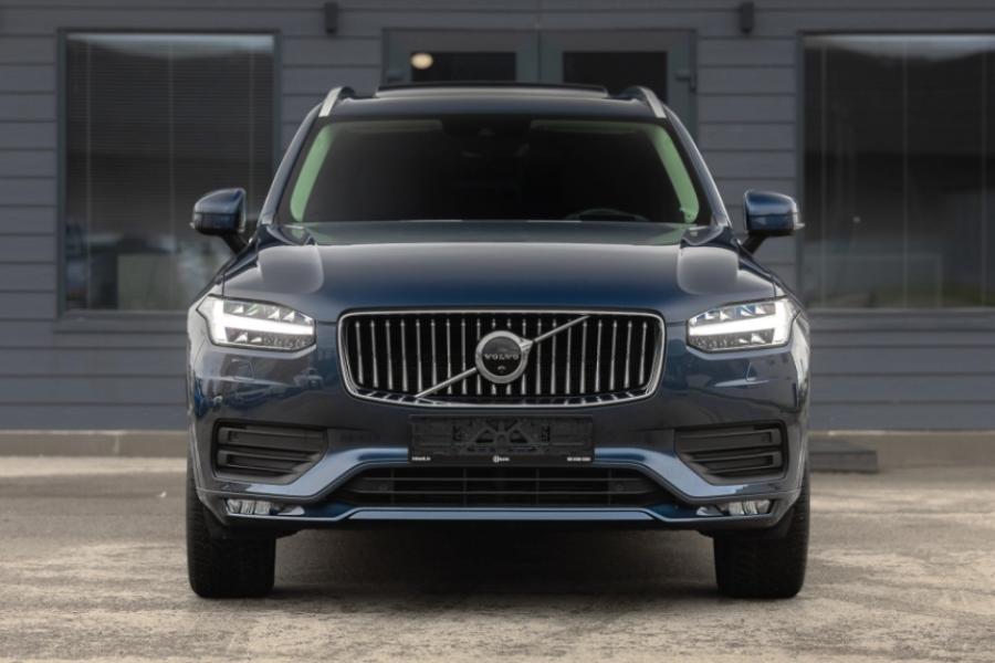Blue Volvo XC90 2021 in Riga, with an engine capacity of 2.00 L and mileage of 240 thousand km for 29500 €, photo 18 on AUTOMOTO.COM.LV
