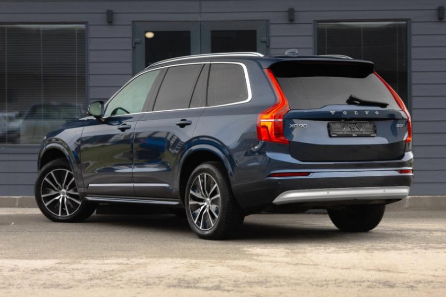 Blue Volvo XC90 2021 in Riga, with an engine capacity of 2.00 L and mileage of 240 thousand km for 29500 €, photo 21 on AUTOMOTO.COM.LV