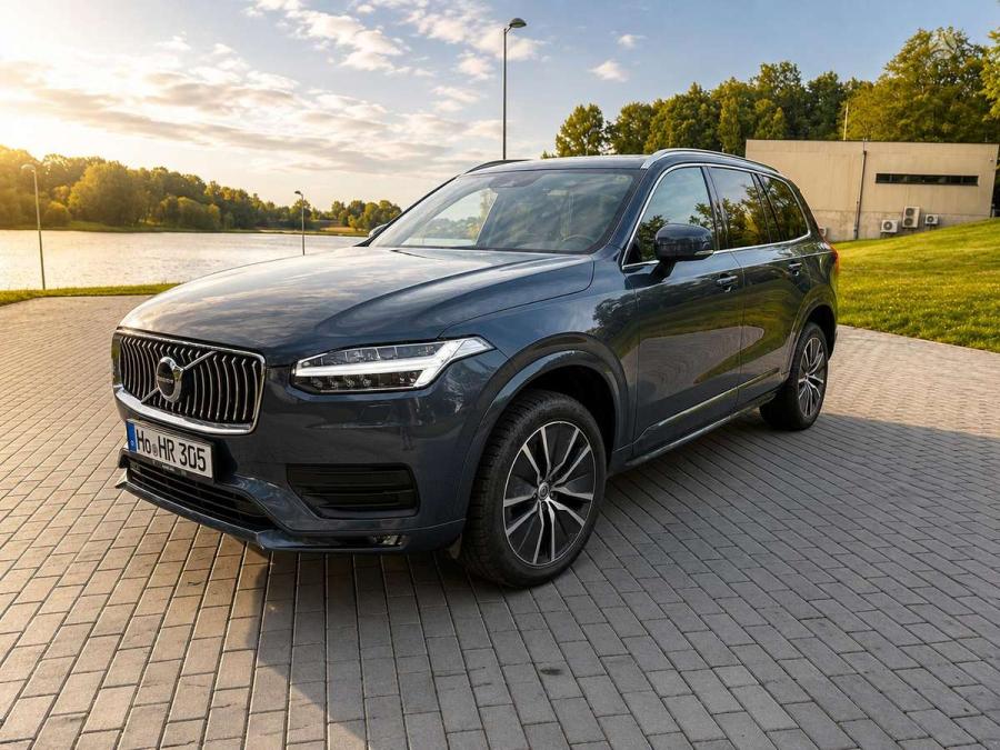 Blue Volvo XC90 2021 in Plunge, with an engine capacity of 2.00 L and mileage of 229 thousand km for 28750 €, photo 3 on AUTOMOTO.COM.LV