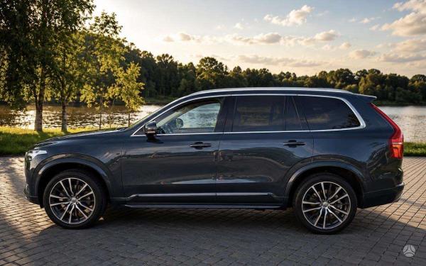 Blue Volvo XC90 2021 in Plunge, with an engine capacity of 2.00 L and mileage of 229 thousand km for 28750 €, photo 5 on AUTOMOTO.COM.LV