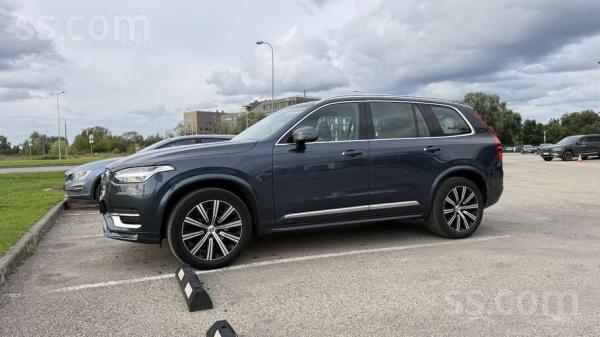 Blue Volvo XC90 2021 in Rezekne, with an engine capacity of 2.00 L and mileage of 94 thousand km for 37900 €, photo 2 on AUTOMOTO.COM.LV