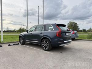 Blue Volvo XC90 2021 in Rezekne, with an engine capacity of 2.00 L and mileage of 94 thousand km for 37900 €, photo 4 on AUTOMOTO.COM.LV