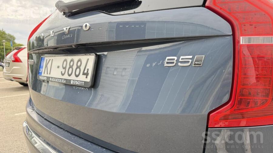 Blue Volvo XC90 2021 in Rezekne, with an engine capacity of 2.00 L and mileage of 94 thousand km for 37900 €, photo 7 on AUTOMOTO.COM.LV