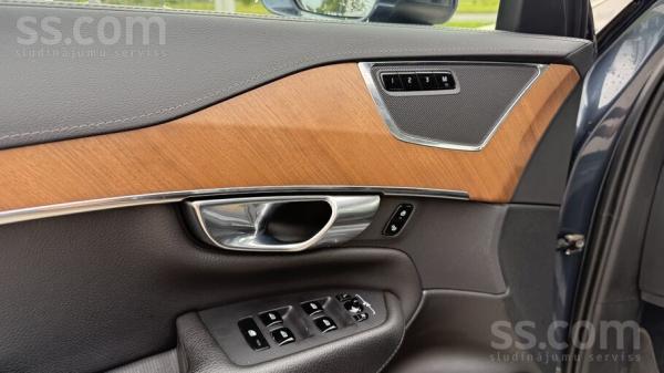 Blue Volvo XC90 2021 in Rezekne, with an engine capacity of 2.00 L and mileage of 94 thousand km for 37900 €, photo 8 on AUTOMOTO.COM.LV