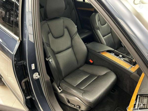 Zils Volvo XC90 2022 Viļņa, ar dzinēja tilpumu 1.97 L un nobraukumu 28 tūkst. km par 37900 €, foto 7 vietnē AUTOMOTO.COM.LV