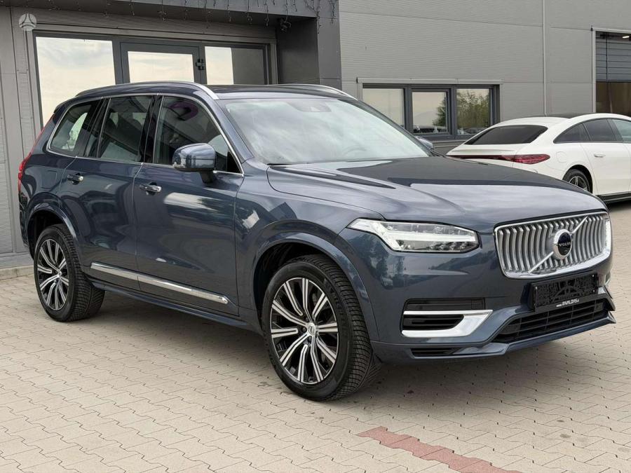 Blue Volvo XC90 2022 in Siauliai, with an engine capacity of 1.97 L and mileage of 170 thousand km for 40990 €, photo 3 on AUTOMOTO.COM.LV