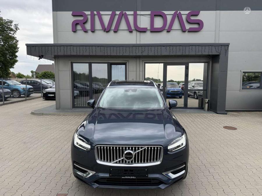 Blue Volvo XC90 2022 in Siauliai, with an engine capacity of 1.97 L and mileage of 170 thousand km for 40990 €, photo 5 on AUTOMOTO.COM.LV