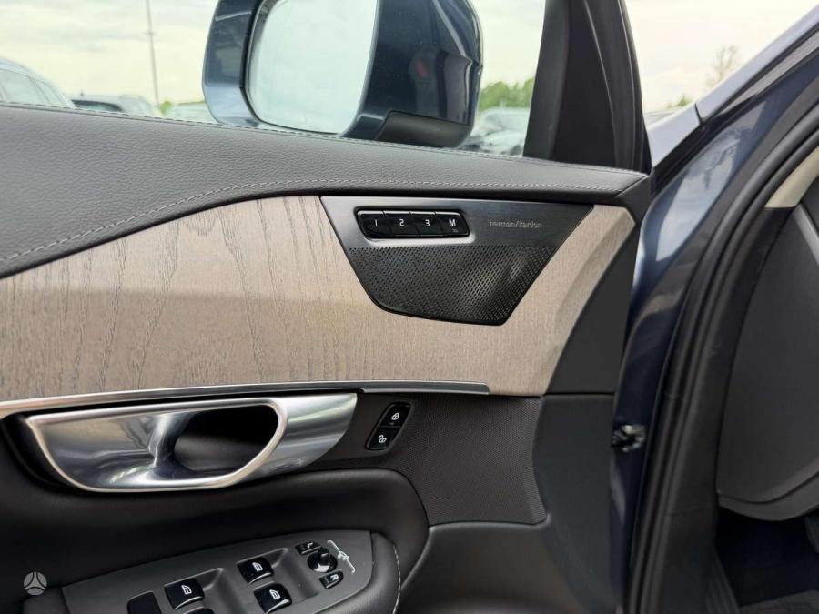 Blue Volvo XC90 2022 in Siauliai, with an engine capacity of 1.97 L and mileage of 170 thousand km for 40990 €, photo 17 on AUTOMOTO.COM.LV