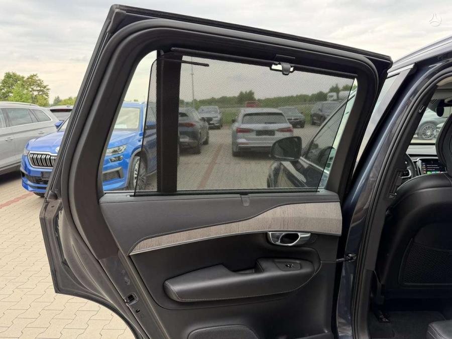 Blue Volvo XC90 2022 in Siauliai, with an engine capacity of 1.97 L and mileage of 170 thousand km for 40990 €, photo 25 on AUTOMOTO.COM.LV