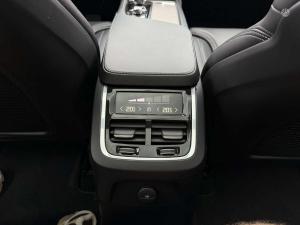 Blue Volvo XC90 2022 in Siauliai, with an engine capacity of 1.97 L and mileage of 170 thousand km for 40990 €, photo 26 on AUTOMOTO.COM.LV