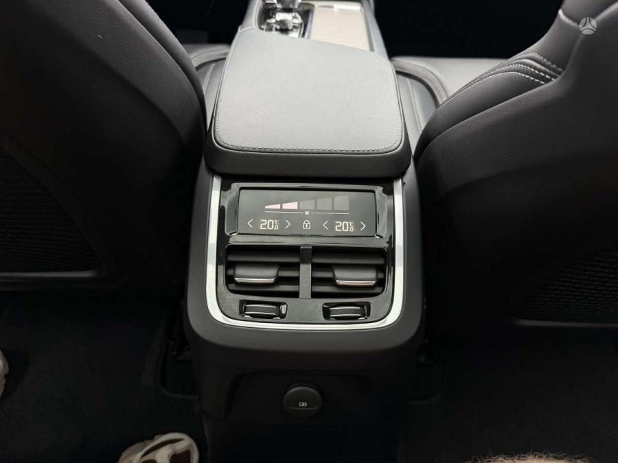 Blue Volvo XC90 2022 in Siauliai, with an engine capacity of 1.97 L and mileage of 170 thousand km for 40990 €, photo 26 on AUTOMOTO.COM.LV