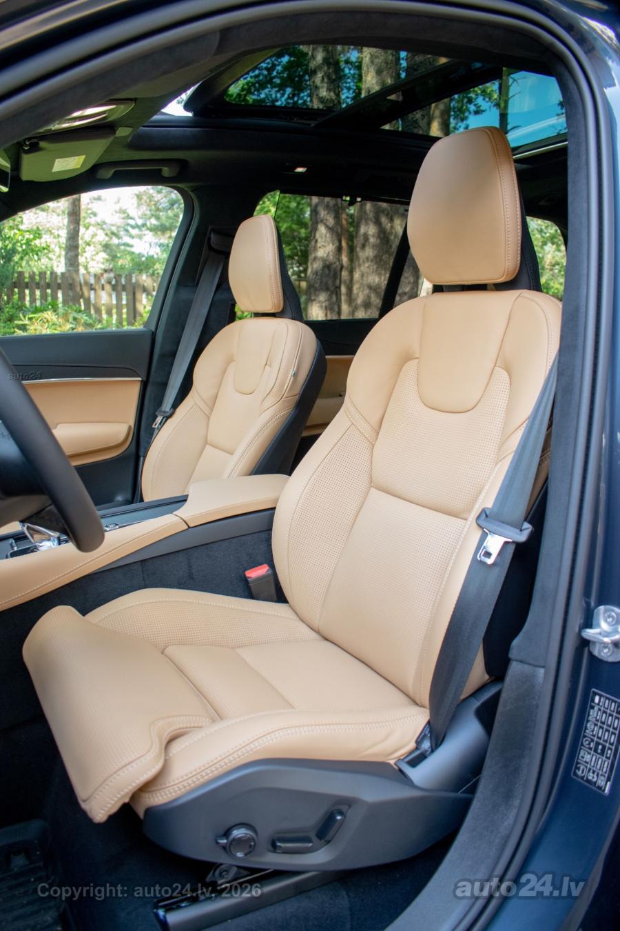 Zils Volvo XC90 2024 Tallina, ar dzinēja tilpumu 2.00 L un nobraukumu 8 tūkst. km par 75990 €, foto 10 vietnē AUTOMOTO.COM.LV