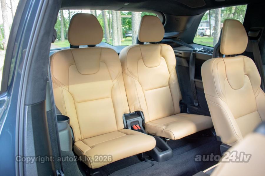 Zils Volvo XC90 2024 Tallina, ar dzinēja tilpumu 2.00 L un nobraukumu 8 tūkst. km par 75990 €, foto 13 vietnē AUTOMOTO.COM.LV