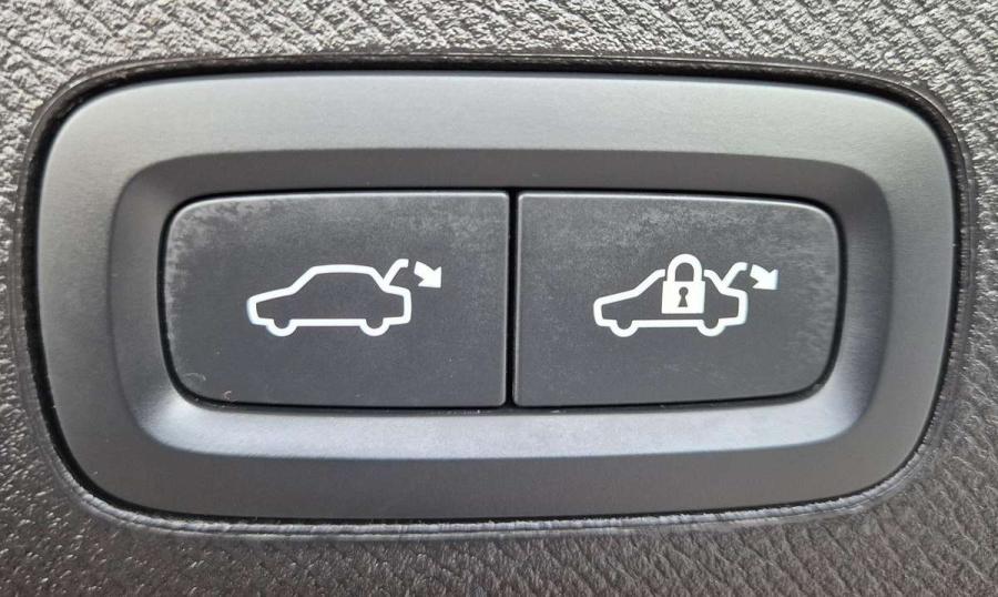 Zils Volvo XC90 2024 Šauļi, ar dzinēja tilpumu 1.97 L un nobraukumu 24 tūkst. km par 45900 €, foto 14 vietnē AUTOMOTO.COM.LV