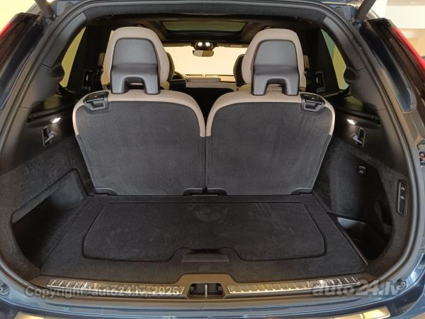 Zils Volvo XC90 2025 Tallina, ar dzinēja tilpumu 2.00 L un nobraukumu 13 tūkst. km par 77790 €, foto 10 vietnē AUTOMOTO.COM.LV