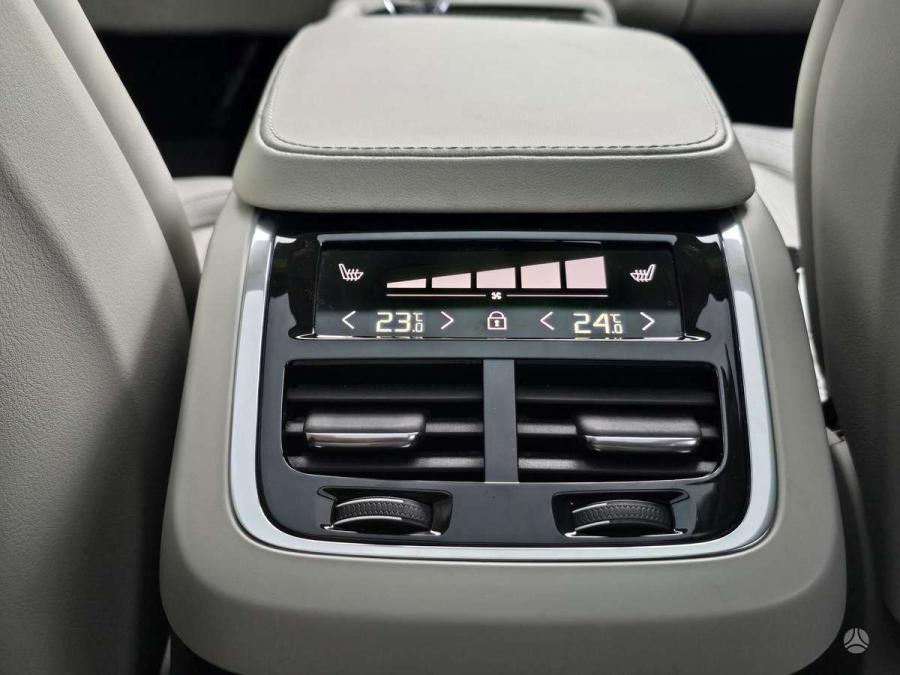 Zils Volvo XC90 2025 Kauņa, ar dzinēja tilpumu 0.00 L un nobraukumu 39 tūkst. km par 45000 €, foto 24 vietnē AUTOMOTO.COM.LV