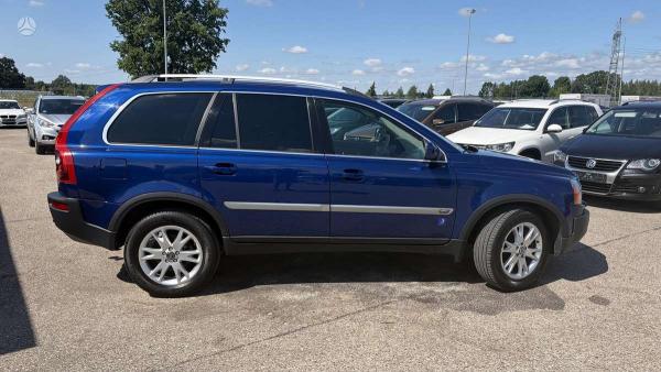Blue Volvo XC90 2006 in Marijampole, with an engine capacity of 2.40 L and mileage of 351 thousand km for 4600 €, photo 4 on AUTOMOTO.COM.LV