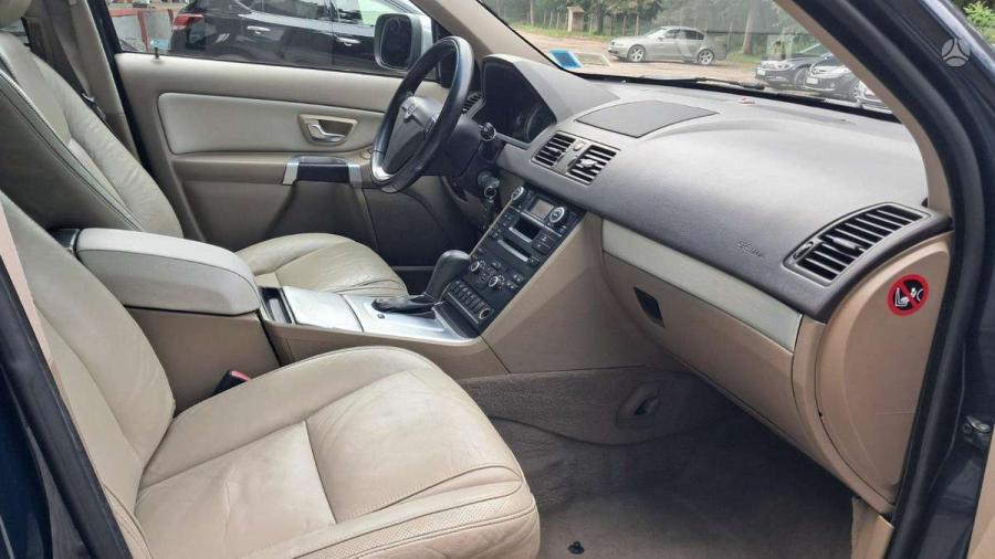 Blue Volvo XC90 2013 in Prienai, with an engine capacity of 3.20 L and mileage of 250 thousand km for 6750 €, photo 9 on AUTOMOTO.COM.LV