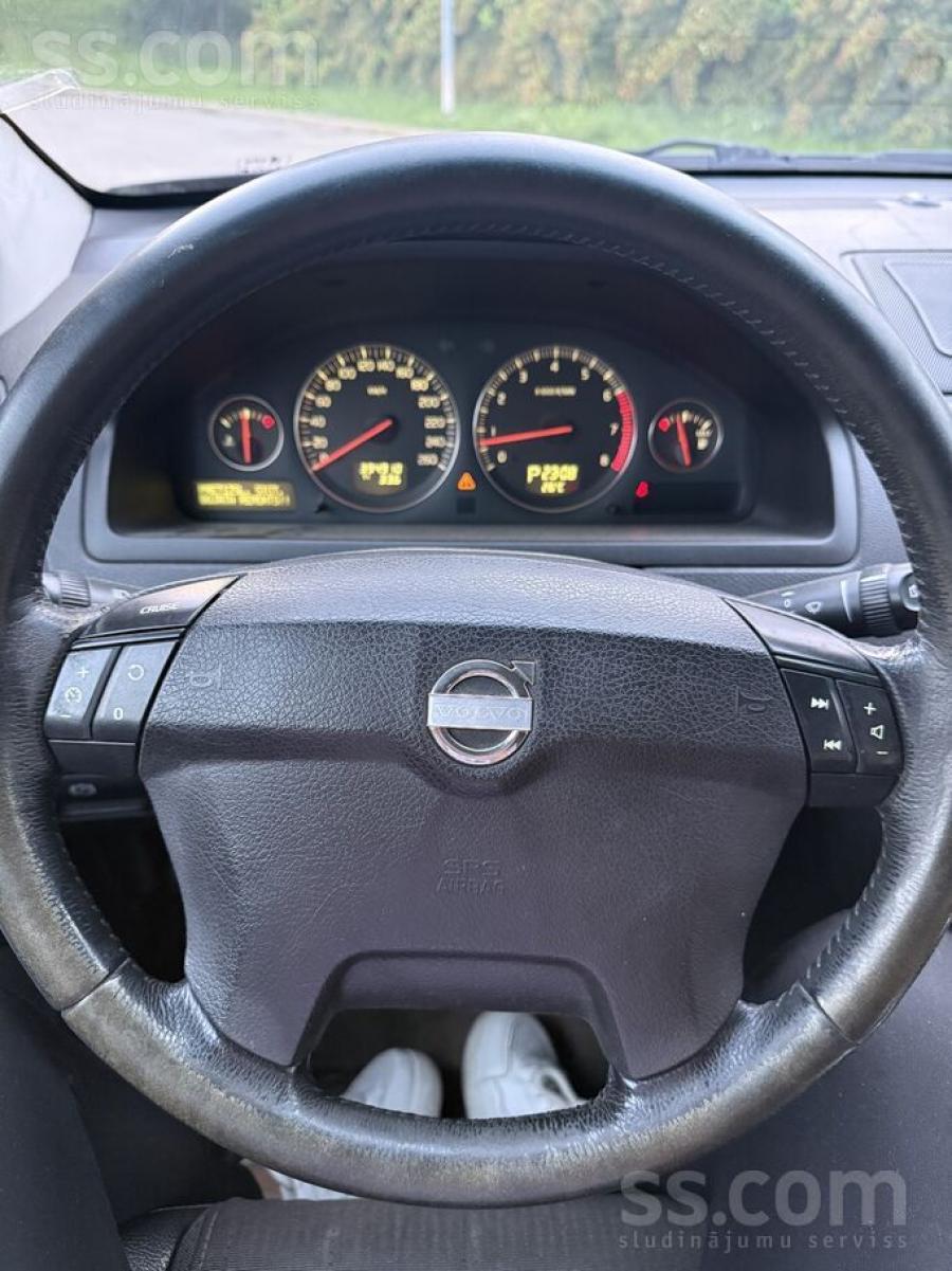 Zils Volvo XC90 2003 Jēkabpils, ar dzinēja tilpumu 2.50 L un nobraukumu 395 tūkst. km par 1500 €, foto 6 vietnē AUTOMOTO.COM.LV