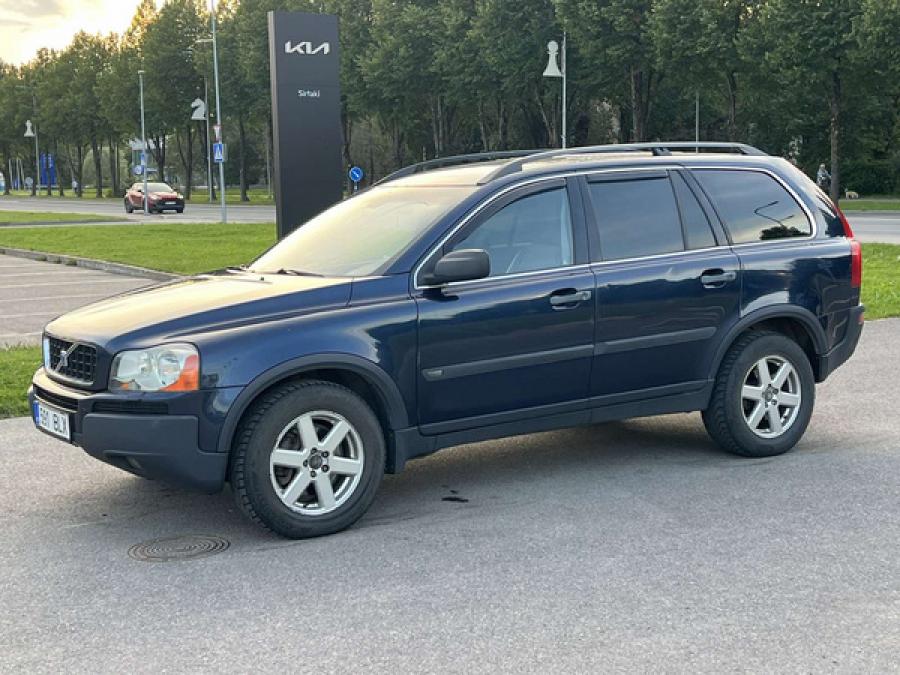 Blue Volvo XC90 2004 in Narva, with an engine capacity of 2.40 L and mileage of 408 thousand km for 2999 €, photo 1 on AUTOMOTO.COM.LV
