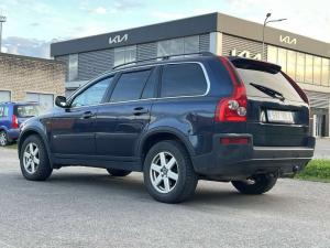 Blue Volvo XC90 2004 in Narva, with an engine capacity of 2.40 L and mileage of 408 thousand km for 2999 €, photo 16 on AUTOMOTO.COM.LV
