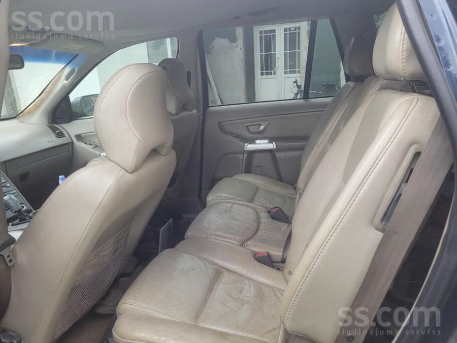 Zils Volvo XC90 2004 Rīga, ar dzinēja tilpumu 2.40 L un nobraukumu 364 tūkst. km par 950 €, foto 7 vietnē AUTOMOTO.COM.LV