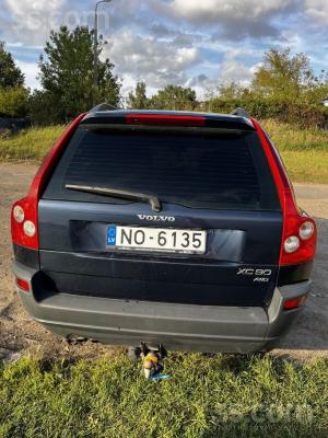 Blue Volvo XC90 2004 in Riga, with an engine capacity of 2.40 L and mileage of 0 thousand km for 2000 €, photo 4 on AUTOMOTO.COM.LV
