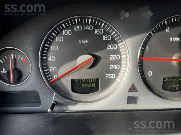 Blue Volvo XC90 2004 in Riga, with an engine capacity of 2.40 L and mileage of 0 thousand km for 2000 €, photo 6 on AUTOMOTO.COM.LV