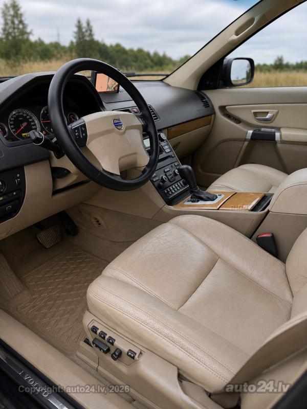 Zils Volvo XC90 2006 Tallina, ar dzinēja tilpumu 2.40 L un nobraukumu 379 tūkst. km par 4990 €, foto 8 vietnē AUTOMOTO.COM.LV