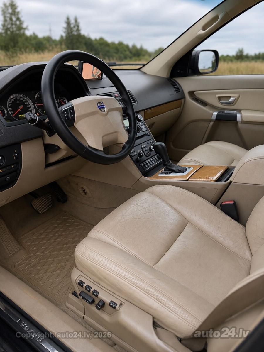Zils Volvo XC90 2006 Tallina, ar dzinēja tilpumu 2.40 L un nobraukumu 379 tūkst. km par 4990 €, foto 8 vietnē AUTOMOTO.COM.LV