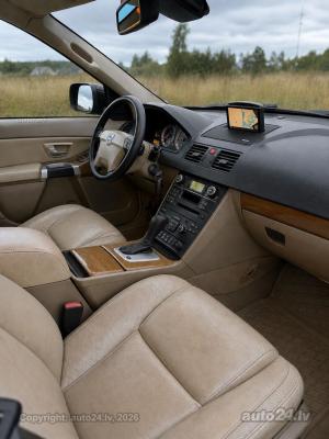 Zils Volvo XC90 2006 Tallina, ar dzinēja tilpumu 2.40 L un nobraukumu 379 tūkst. km par 4990 €, foto 9 vietnē AUTOMOTO.COM.LV