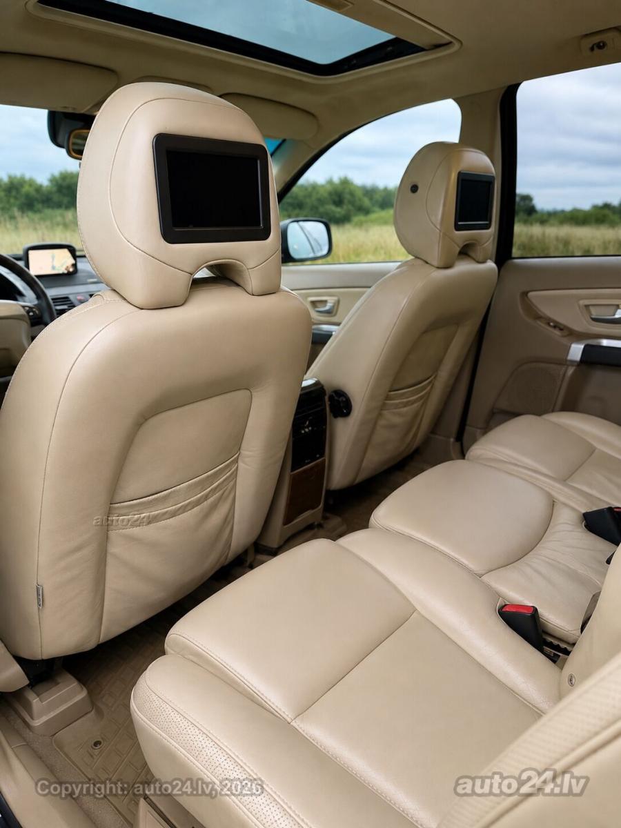 Zils Volvo XC90 2006 Tallina, ar dzinēja tilpumu 2.40 L un nobraukumu 379 tūkst. km par 4990 €, foto 10 vietnē AUTOMOTO.COM.LV