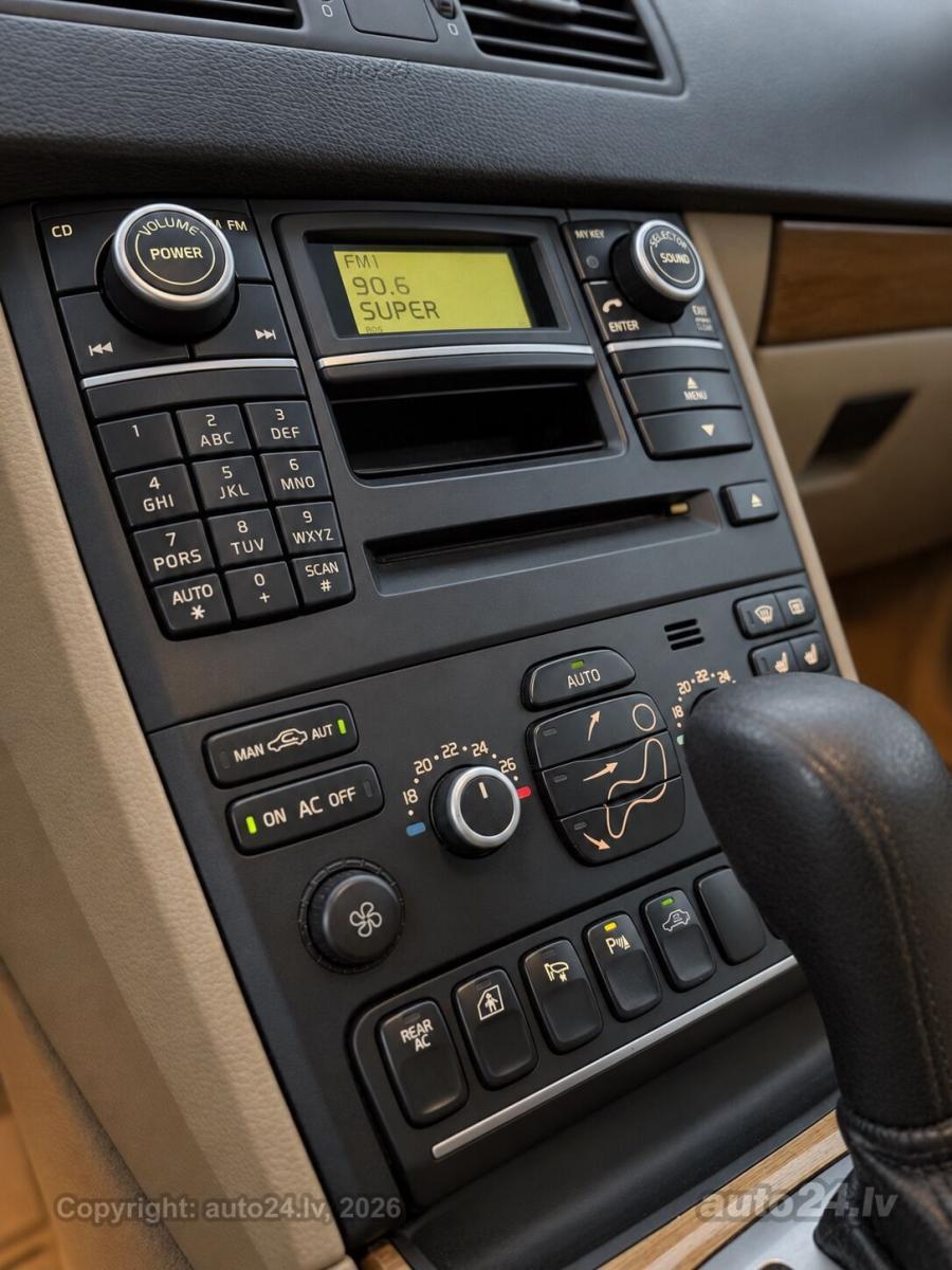 Zils Volvo XC90 2006 Tallina, ar dzinēja tilpumu 2.40 L un nobraukumu 379 tūkst. km par 4990 €, foto 14 vietnē AUTOMOTO.COM.LV