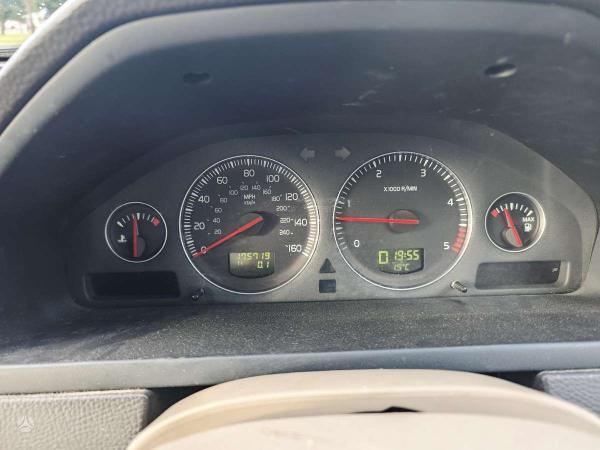 Blue Volvo XC90 2007 in Siauliai, with an engine capacity of 2.40 L and mileage of 174 thousand km for 2000 €, photo 8 on AUTOMOTO.COM.LV