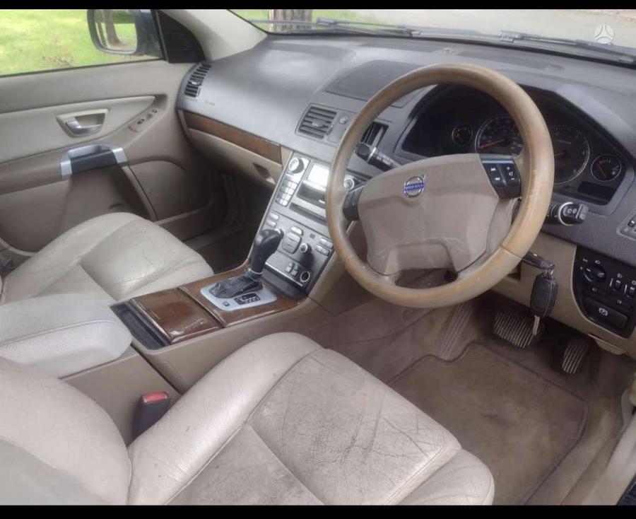 Zils Volvo XC90 2007 Šauļi, ar dzinēja tilpumu 2.40 L un nobraukumu 174 tūkst. km par 2000 €, foto 10 vietnē AUTOMOTO.COM.LV