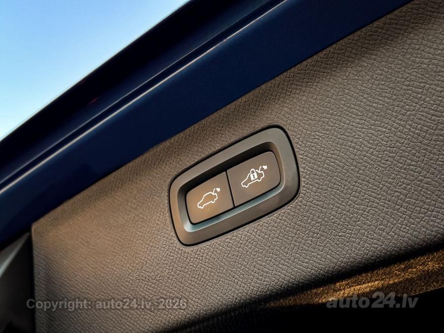 Zils Volvo XC90 2018 Jehvi, ar dzinēja tilpumu 2.00 L un nobraukumu 155 tūkst. km par 33333 €, foto 20 vietnē AUTOMOTO.COM.LV