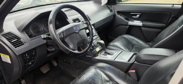 Brūns Volvo XC90 2004 Valmiera, ar dzinēja tilpumu 2.40 L un nobraukumu 452 tūkst. km par 3000 €, foto 9 vietnē AUTOMOTO.COM.LV