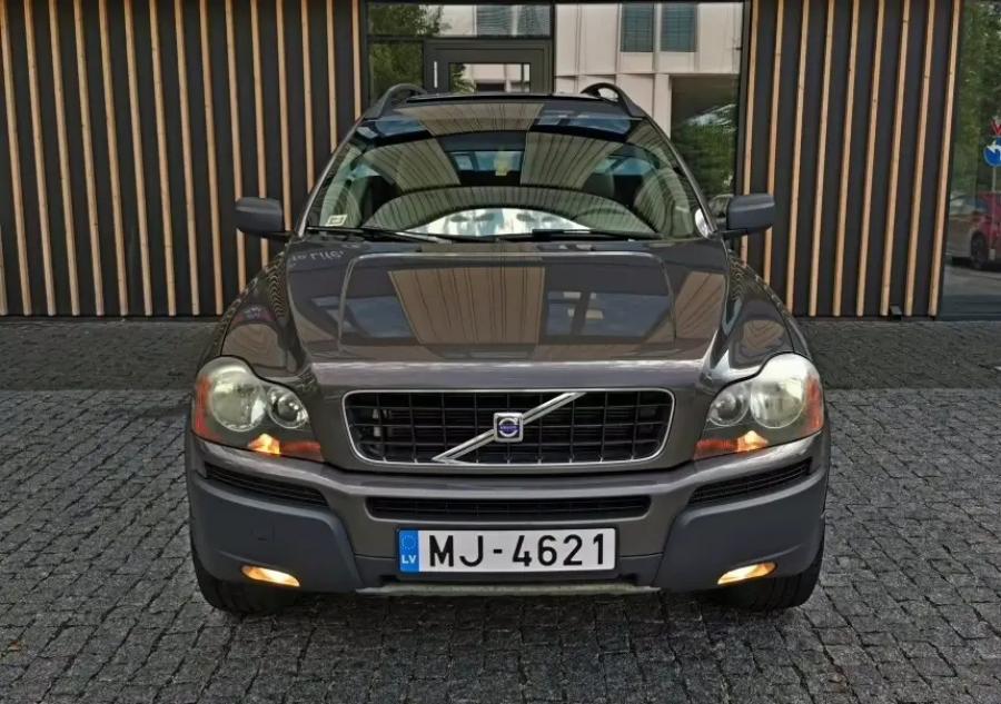 Brown Volvo XC90 2005 in Riga, with an engine capacity of 2.40 L and mileage of 314 thousand km for 5390 €, photo 3 on AUTOMOTO.COM.LV
